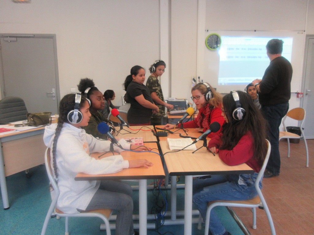 Montage en image d’un plateau radio – AriaNice Radio