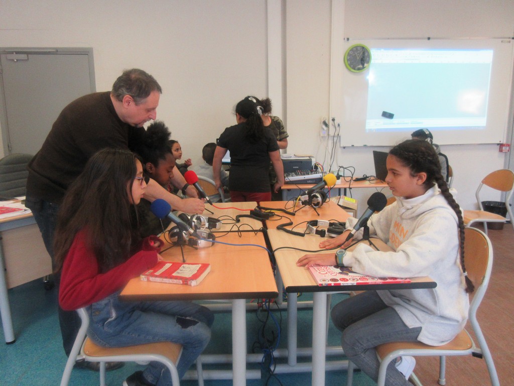 Montage en image d’un plateau radio – AriaNice Radio