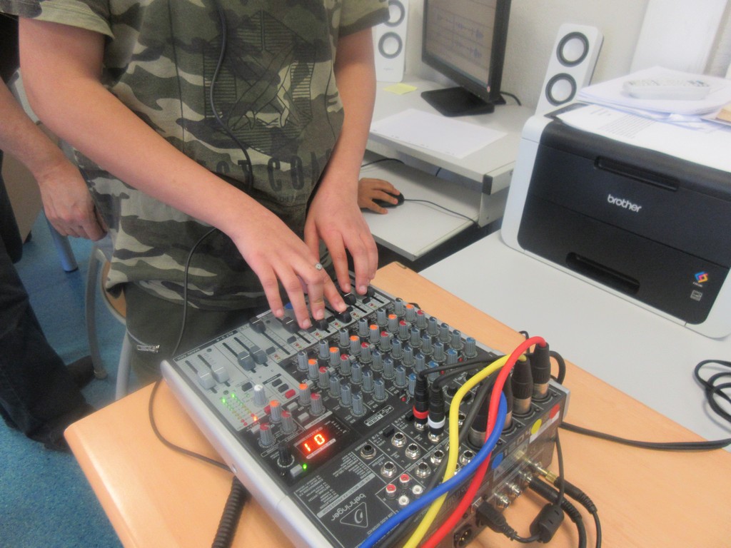 Montage en image d’un plateau radio – AriaNice Radio